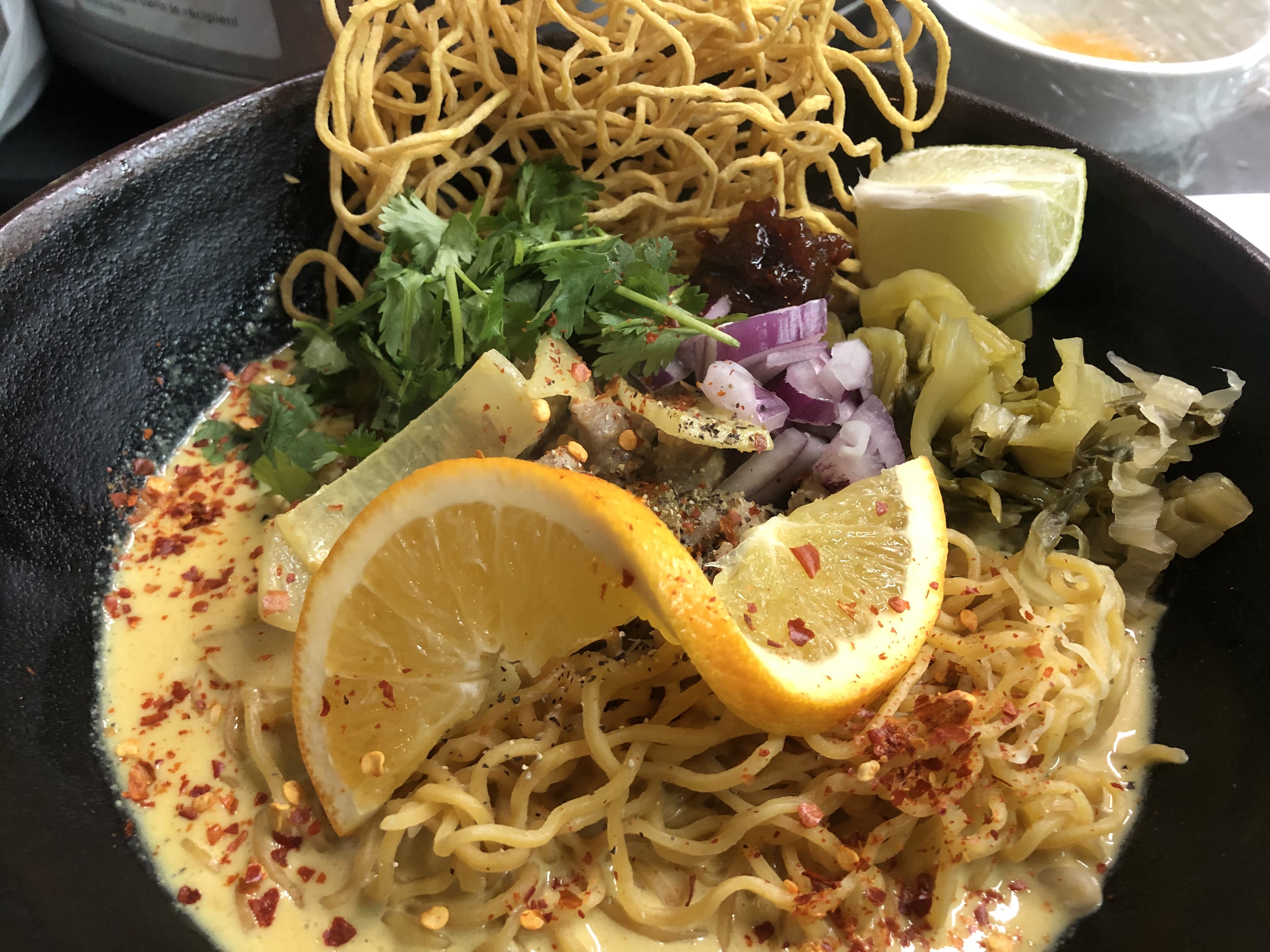 Thai Vintage Pdx Serves Lemongrass Chicken Pad Thai In Portland Or 97214