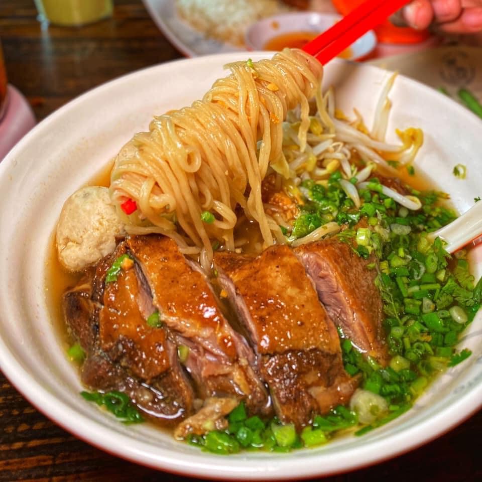 Thai Vintage Pdx Serves Lemongrass Chicken Pad Thai In Portland Or 97214